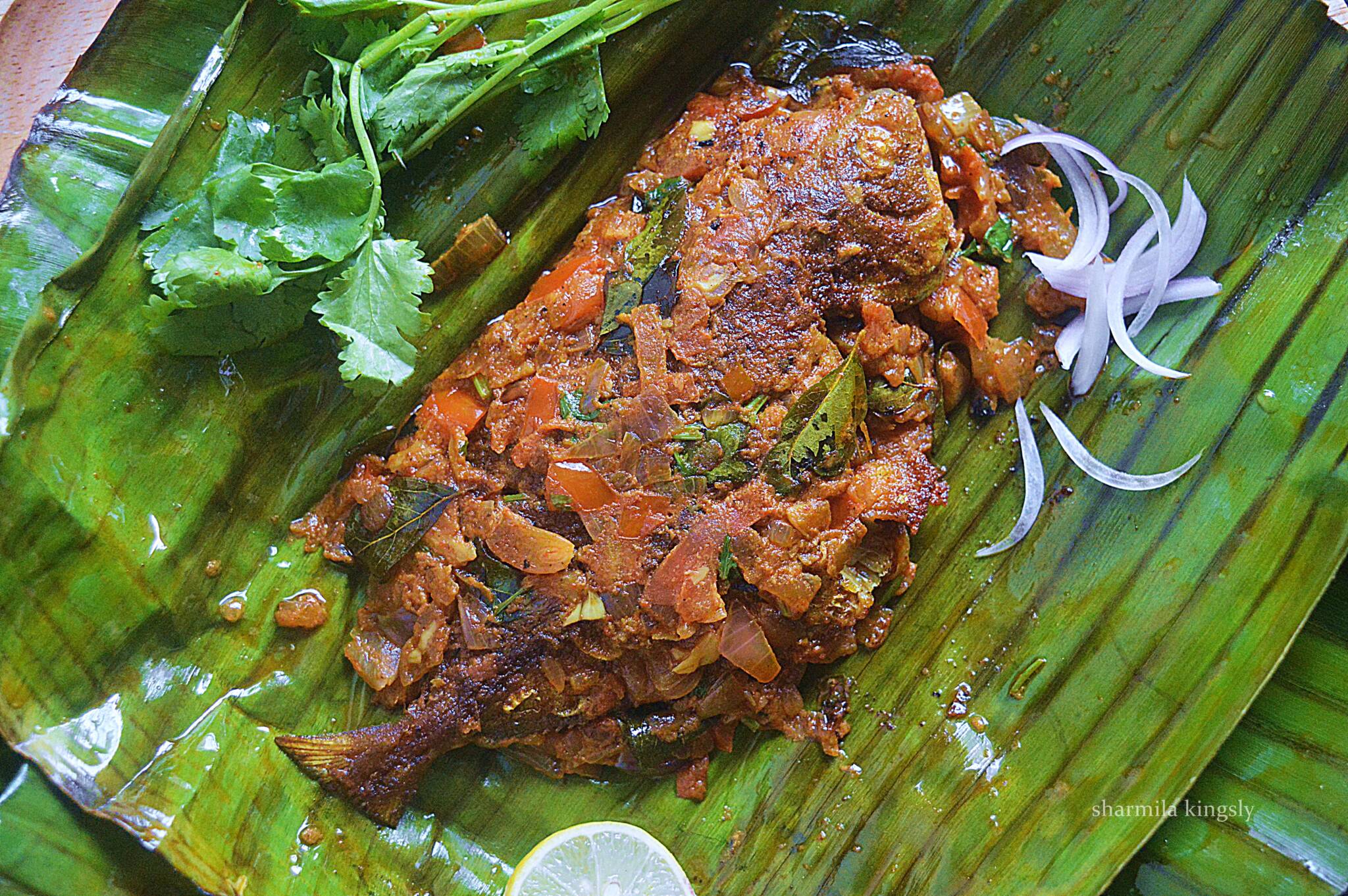Meen Pollichadhu ( Fish Roasted in Banana Leaf ) - Cook with Sharmila
