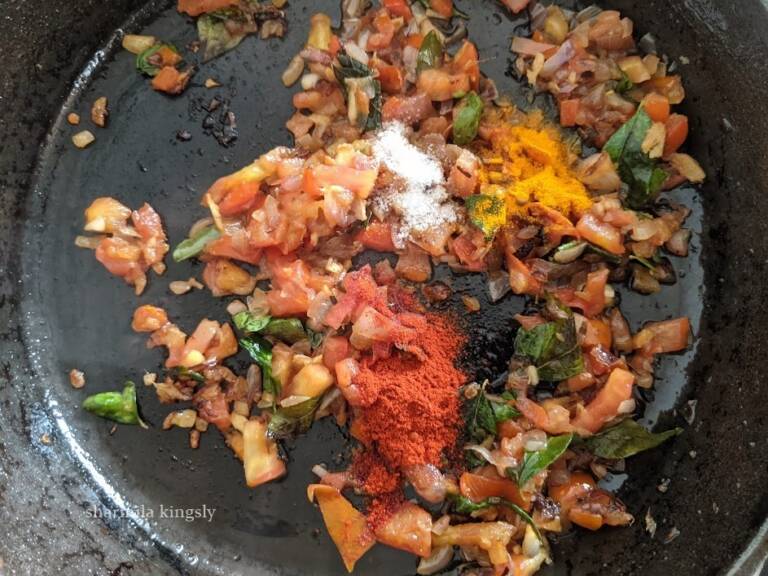 Meen Pollichadhu ( Fish Roasted in Banana Leaf ) - Cook with Sharmila