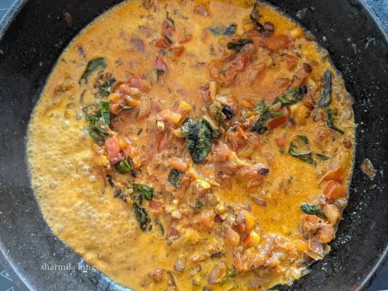 Meen Pollichadhu ( Fish Roasted in Banana Leaf ) - Cook with Sharmila